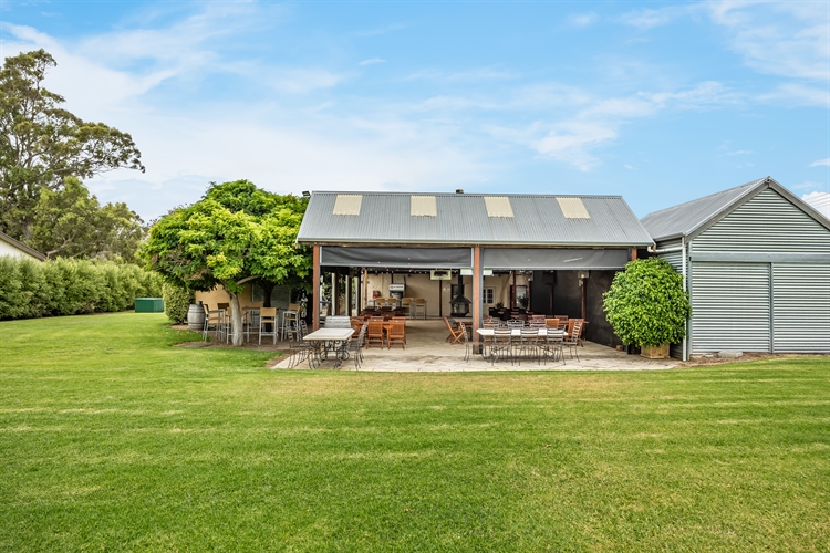 Buy an Old Mundulla Hotel